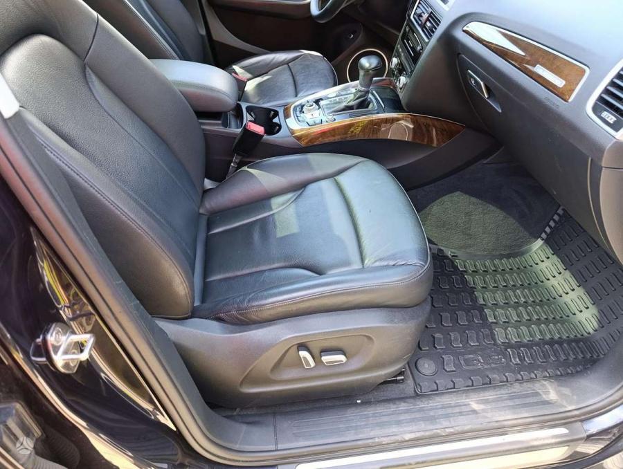Blue Audi Q5 2017 in Plunge, with an engine capacity of 1.98 L and mileage of 195 thousand km for 12700 €, photo 28 on AUTOMOTO.COM.LV