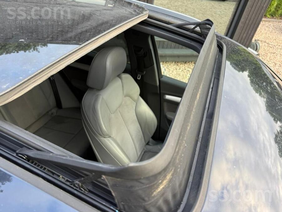 Blue Audi Q5 2017 in Riga, with an engine capacity of 2.00 L and mileage of 257 thousand km for 18500 €, photo 18 on AUTOMOTO.COM.LV