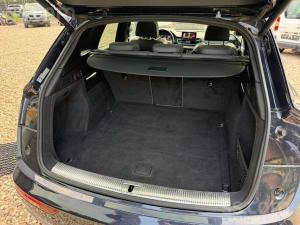 Blue Audi Q5 2017 in Riga, with an engine capacity of 2.00 L and mileage of 257 thousand km for 18500 €, photo 30 on AUTOMOTO.COM.LV