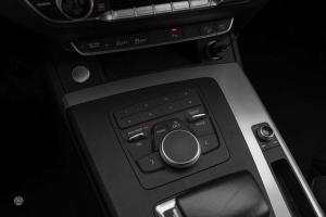 Zils Audi Q5 2017 Viļņa, ar dzinēja tilpumu 2.00 L un nobraukumu 128 tūkst. km par 20950 €, foto 31 vietnē AUTOMOTO.COM.LV