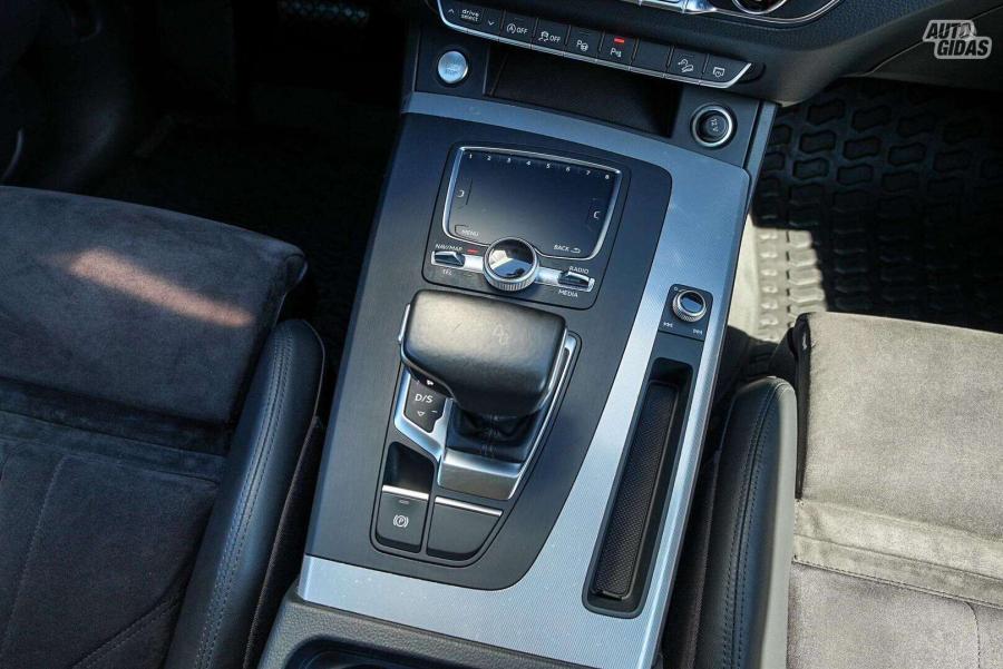 Blue Audi Q5 2017 in Kaunas, with an engine capacity of 2.00 L and mileage of 150 thousand km for 24450 €, photo 22 on AUTOMOTO.COM.LV