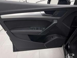Blue Audi Q5 2017 in Vilnius, with an engine capacity of 1.97 L and mileage of 153 thousand km for 17900 €, photo 24 on AUTOMOTO.COM.LV
