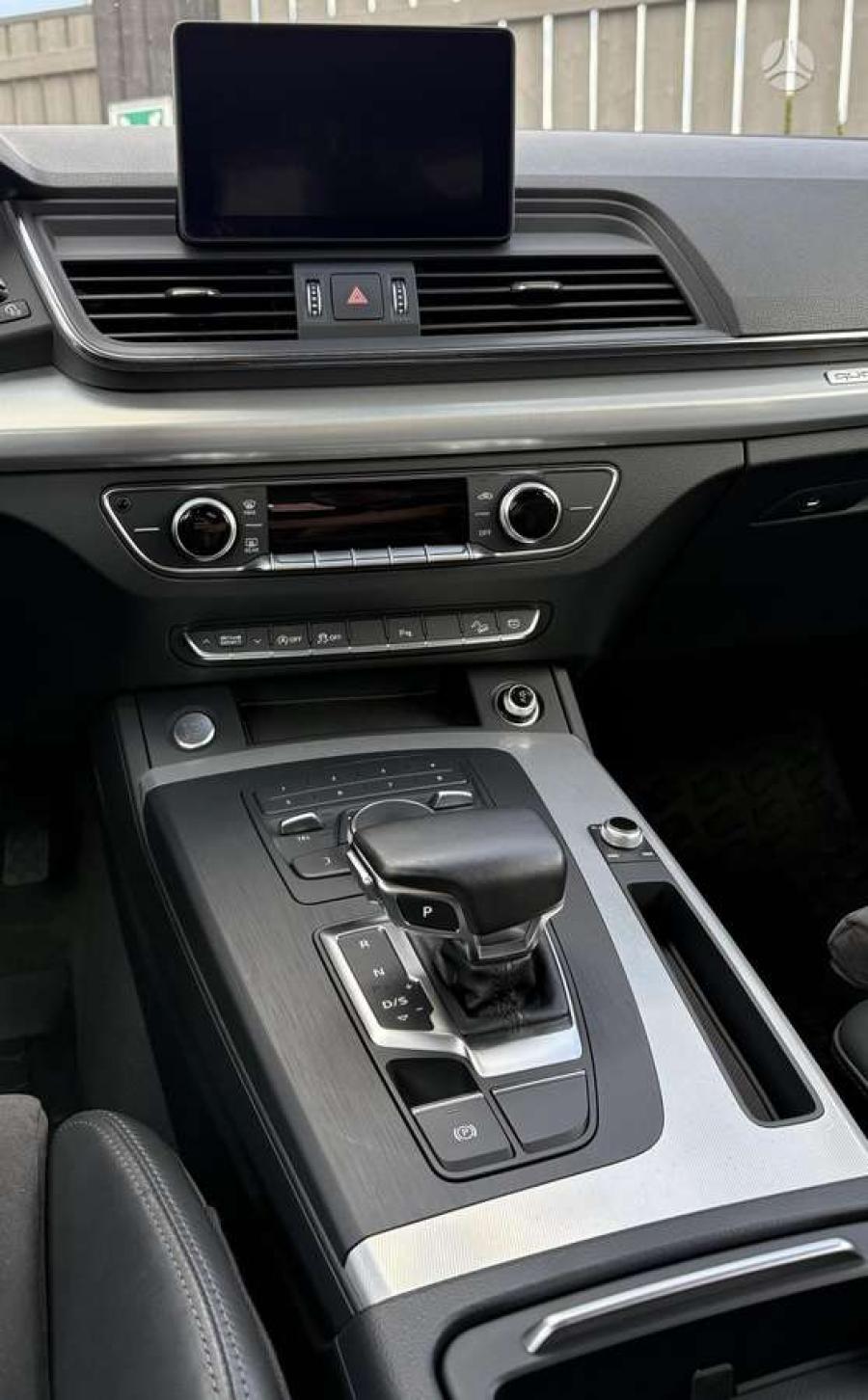 Blue Audi Q5 2017 in Kaunas, with an engine capacity of 1.97 L and mileage of 229 thousand km for 19800 €, photo 17 on AUTOMOTO.COM.LV