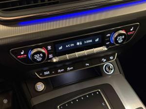 Zils Audi Q5 2017 Marijampole, ar dzinēja tilpumu 1.97 L un nobraukumu 283 tūkst. km par 19999 €, foto 5 vietnē AUTOMOTO.COM.LV