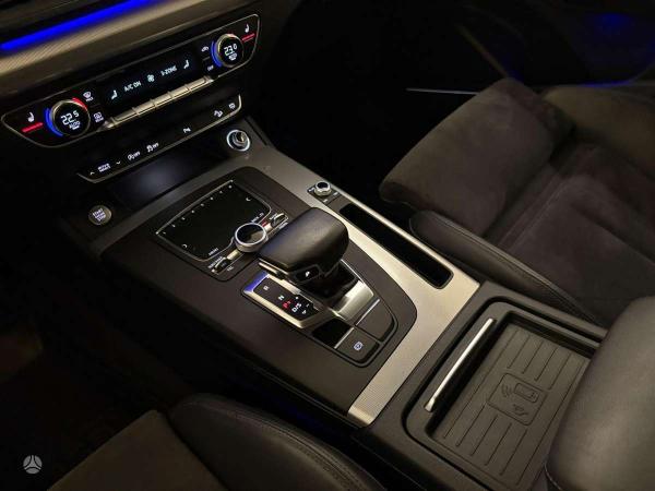 Blue Audi Q5 2017 in Marijampole, with an engine capacity of 1.97 L and mileage of 283 thousand km for 19999 €, photo 5 on AUTOMOTO.COM.LV