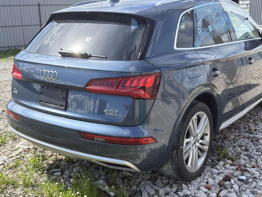 Blue Audi Q5 2018 in Kaunas, with an engine capacity of 2.00 L and mileage of 160 thousand km for 7900 €, photo 4 on AUTOMOTO.COM.LV