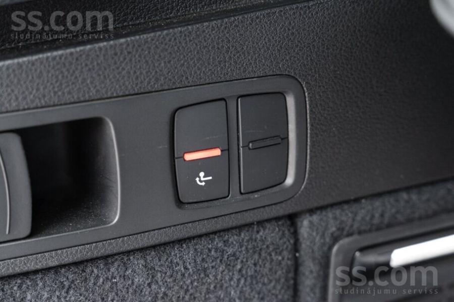 Zils Audi Q5 2019 Rīga, ar dzinēja tilpumu 2.00 L un nobraukumu 119 tūkst. km par 24400 €, foto 24 vietnē AUTOMOTO.COM.LV