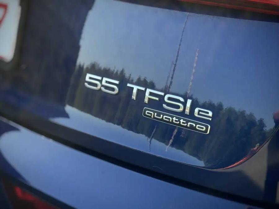 Blue Audi Q5 2020 in Jelgava, with an engine capacity of 2.00 L and mileage of 232 thousand km for 22500 €, photo 10 on AUTOMOTO.COM.LV