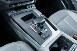 Zils Audi Q5 2021 Viļņa, ar dzinēja tilpumu 1.98 L un nobraukumu 88 tūkst. km par 25000 €, foto 28 vietnē AUTOMOTO.COM.LV
