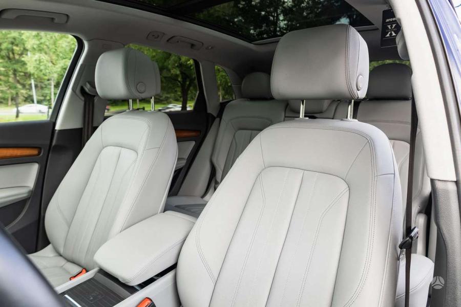 Zils Audi Q5 2021 Viļņa, ar dzinēja tilpumu 1.98 L un nobraukumu 68 tūkst. km par 28950 €, foto 15 vietnē AUTOMOTO.COM.LV