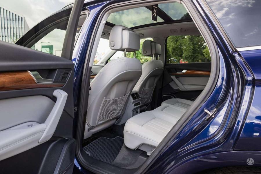Zils Audi Q5 2021 Viļņa, ar dzinēja tilpumu 1.98 L un nobraukumu 68 tūkst. km par 28950 €, foto 17 vietnē AUTOMOTO.COM.LV