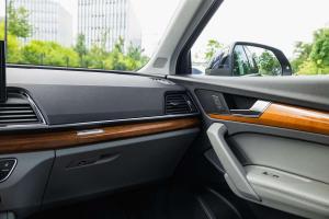 Zils Audi Q5 2021 Viļņa, ar dzinēja tilpumu 1.98 L un nobraukumu 68 tūkst. km par 28950 €, foto 21 vietnē AUTOMOTO.COM.LV