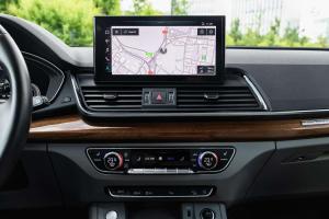 Zils Audi Q5 2021 Viļņa, ar dzinēja tilpumu 1.98 L un nobraukumu 68 tūkst. km par 28950 €, foto 23 vietnē AUTOMOTO.COM.LV