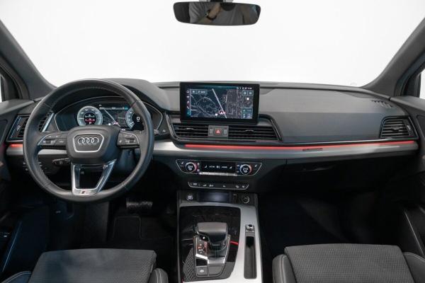 Blue Audi Q5 2022 in Vilnius, with an engine capacity of 2.00 L and mileage of 117 thousand km for 33900 €, photo 9 on AUTOMOTO.COM.LV