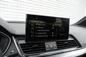 Zils Audi Q5 2024 Rīga, ar dzinēja tilpumu 2.00 L un nobraukumu 26 tūkst. km par 44850 €, foto 24 vietnē AUTOMOTO.COM.LV