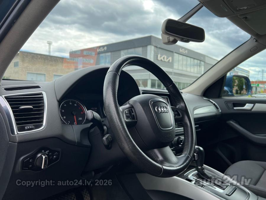 Zils Audi Q5 2010 Narva, ar dzinēja tilpumu 2.00 L un nobraukumu 278 tūkst. km par 5999 €, foto 26 vietnē AUTOMOTO.COM.LV