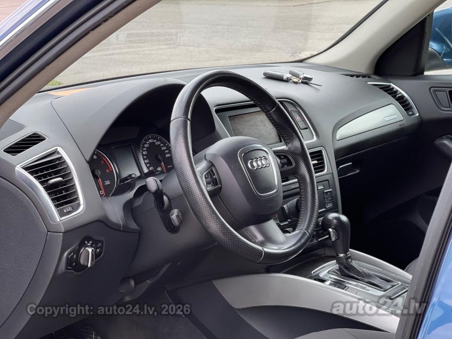Zils Audi Q5 2010 Narva, ar dzinēja tilpumu 2.00 L un nobraukumu 278 tūkst. km par 5999 €, foto 30 vietnē AUTOMOTO.COM.LV