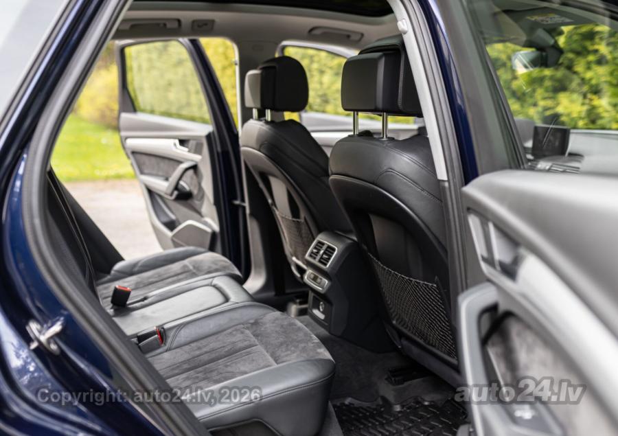 Blue Audi Q5 2017 in Tallinn, with an engine capacity of 2.00 L and mileage of 220 thousand km for 19900 €, photo 16 on AUTOMOTO.COM.LV