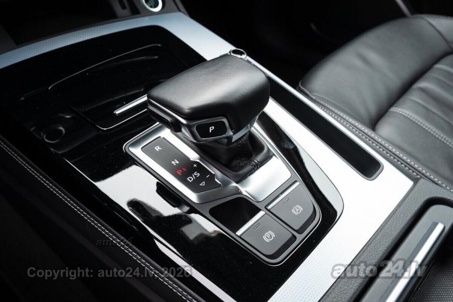 Blue Audi Q5 2022 in Jelgava, with an engine capacity of 2.00 L and mileage of 120 thousand km for 33203 €, photo 11 on AUTOMOTO.COM.LV