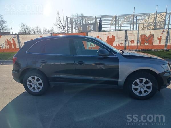 Brown Audi Q5 2009 in Liepaja, with an engine capacity of 2.00 L and mileage of 346 thousand km for 3850 €, photo 5 on AUTOMOTO.COM.LV