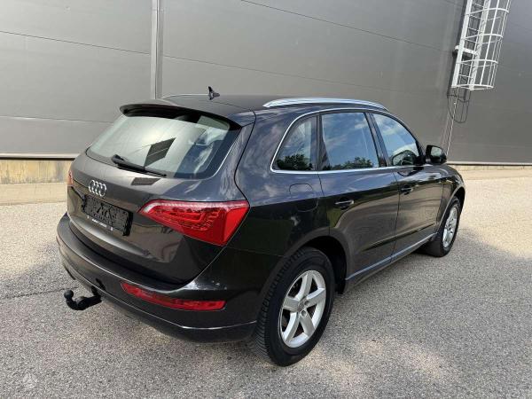 Brūns Audi Q5 2010 Alīta, ar dzinēja tilpumu 2.00 L un nobraukumu 285 tūkst. km par 8100 €, foto 4 vietnē AUTOMOTO.COM.LV