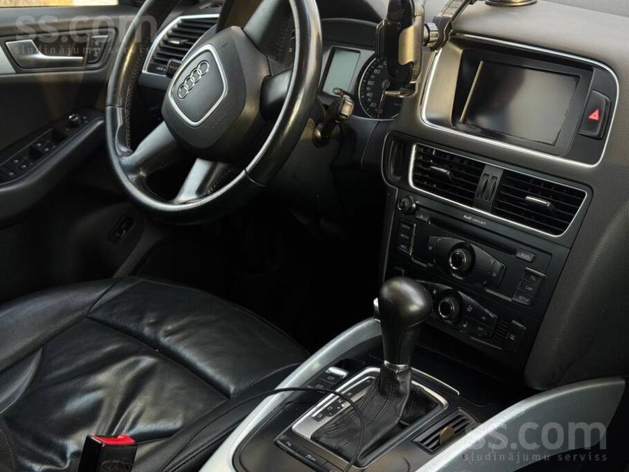 Brown Audi Q5 2011 in Riga, with an engine capacity of 2.00 L and mileage of 293 thousand km for 9800 €, photo 3 on AUTOMOTO.COM.LV
