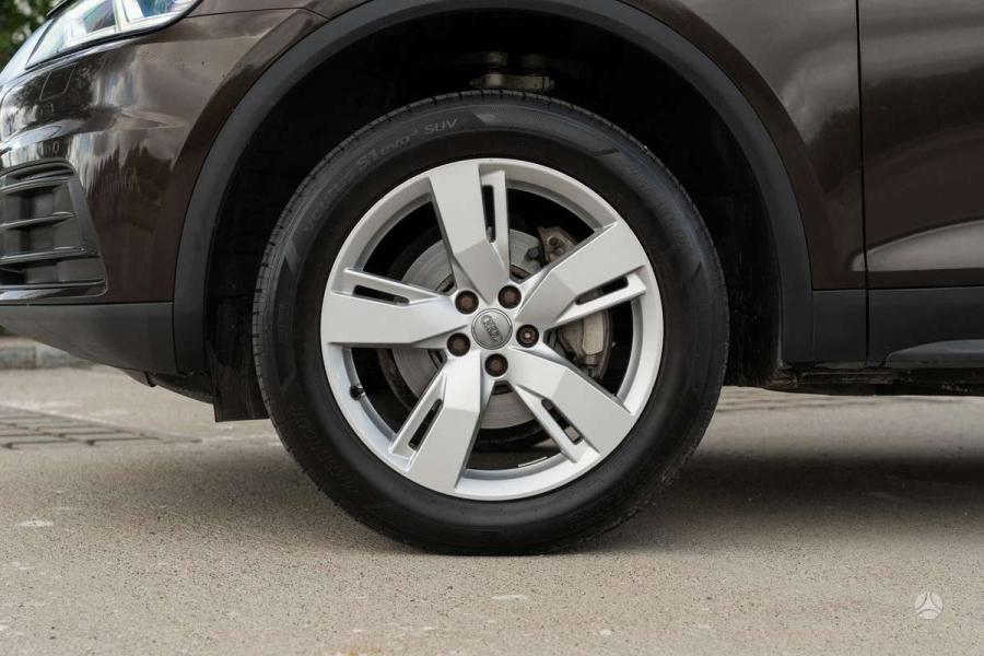Brown Audi Q5 2017 in Vilnius, with an engine capacity of 1.98 L and mileage of 138 thousand km for 20000 €, photo 12 on AUTOMOTO.COM.LV