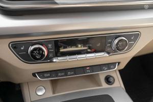 Brown Audi Q5 2017 in Vilnius, with an engine capacity of 1.98 L and mileage of 138 thousand km for 20000 €, photo 31 on AUTOMOTO.COM.LV
