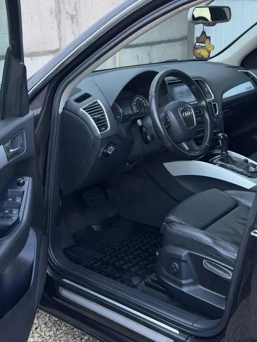 Audi Q5 2009 in Riga, with an engine capacity of 3.00 L and mileage of 298 thousand km for 5580 €, photo 8 on AUTOMOTO.COM.LV