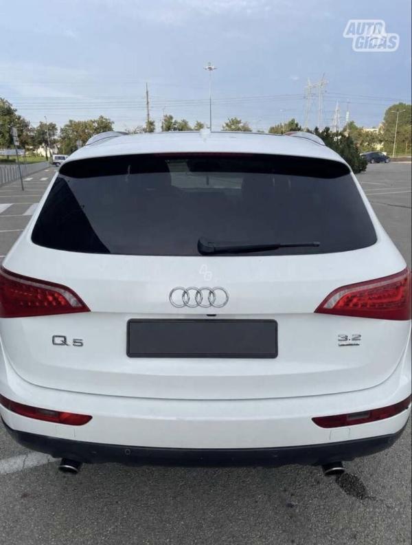 Audi Q5 2010 in Siauliai on AUTOMOTO.COM.LV Audi Q5 2010 in Siauliai, with an engine capacity of 3.20 L and mileage of 260 thousand km for 8900 €, photo 5 on AUTOMOTO.COM.LV