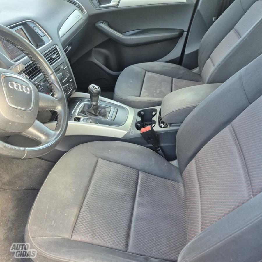 Audi Q5 2011 in Radviliskis, with an engine capacity of 2.00 L and mileage of 360 thousand km for 5500 €, photo 15 on AUTOMOTO.COM.LV