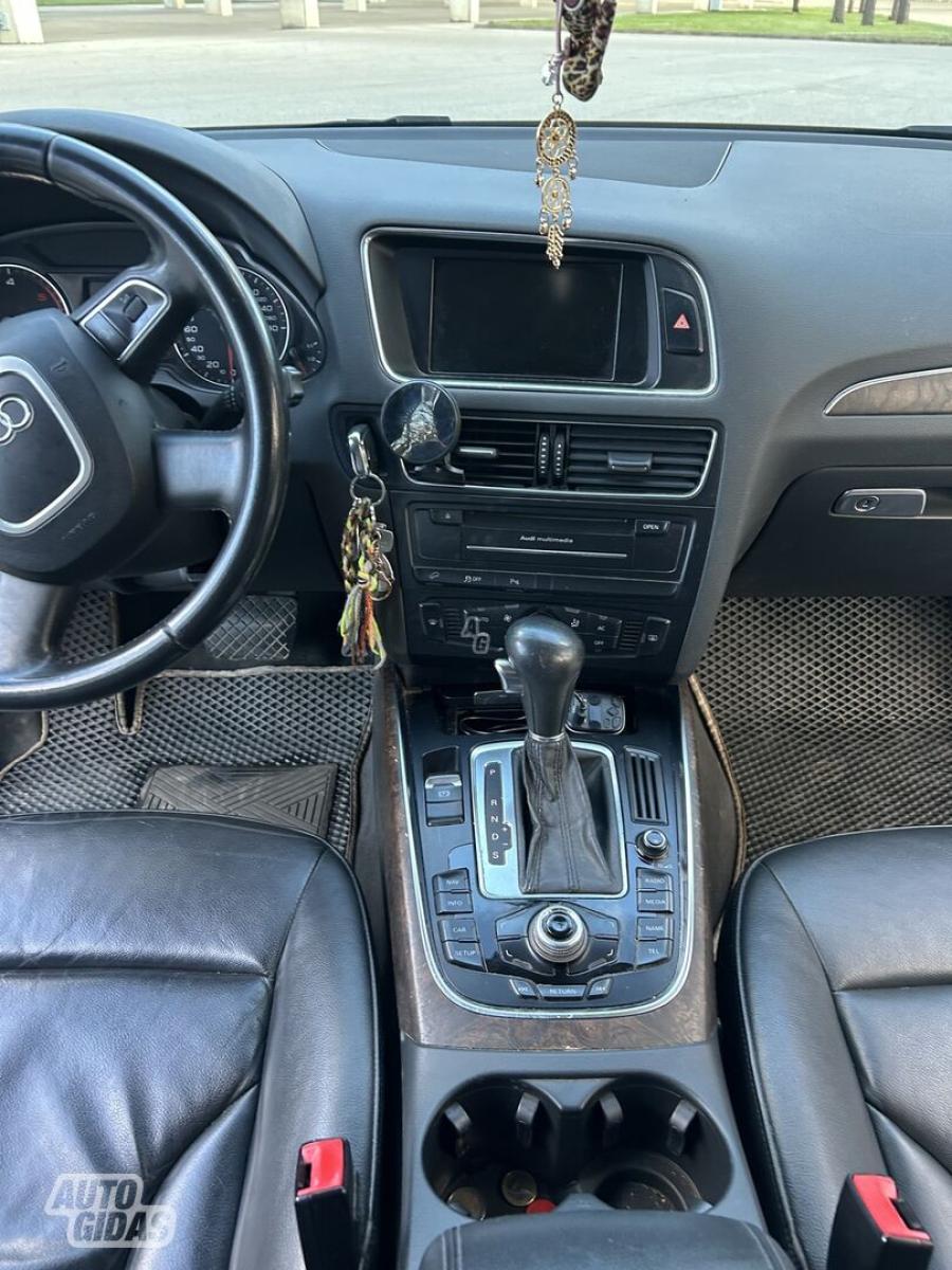 Audi Q5 2011 in Druskininkai, with an engine capacity of 2.00 L and mileage of 308 thousand km for 8800 €, photo 13 on AUTOMOTO.COM.LV