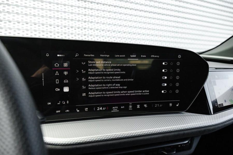 Audi Q5 2025 Mārupe, ar dzinēja tilpumu 2.00 L un nobraukumu 18 tūkst. km par 59900 €, foto 24 vietnē AUTOMOTO.COM.LV