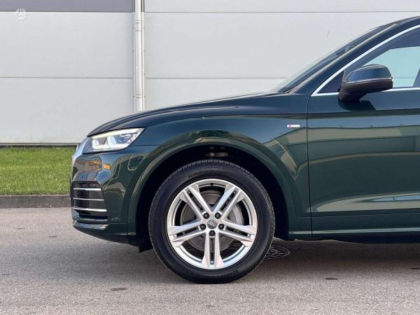 Audi Q5 2017 in Kaunas on AUTOMOTO.COM.LV Green Audi Q5 2017 in Kaunas, with an engine capacity of 1.98 L and mileage of 261 thousand km for 18600 €, photo 9 on AUTOMOTO.COM.LV