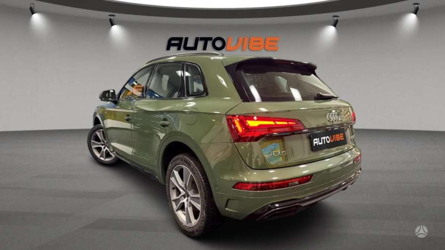 Green Audi Q5 2021 in Vilnius, with an engine capacity of 2.00 L and mileage of 121 thousand km for 36666 €, photo 6 on AUTOMOTO.COM.LV