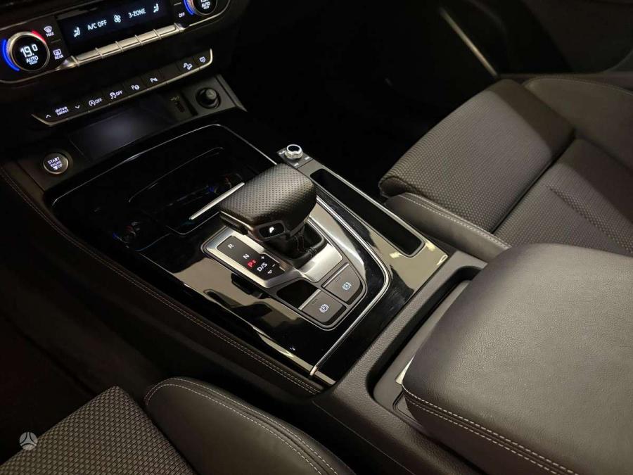 Green Audi Q5 2023 in Marijampole, with an engine capacity of 1.97 L and mileage of 244 thousand km for 27999 €, photo 28 on AUTOMOTO.COM.LV