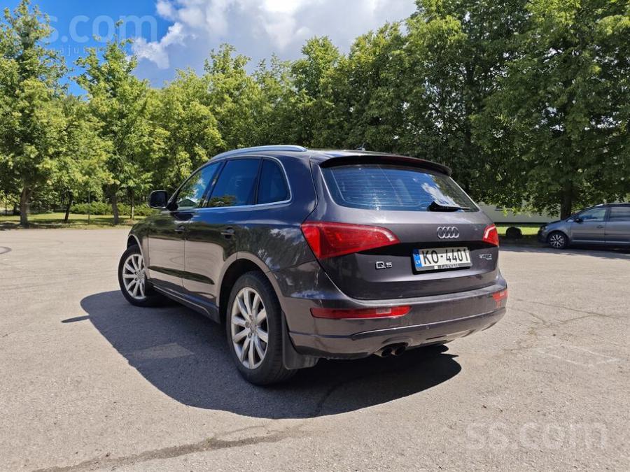 Grey Audi Q5 2008 in Tukums, with an engine capacity of 2.00 L and mileage of 288 thousand km for 7500 €, photo 4 on AUTOMOTO.COM.LV