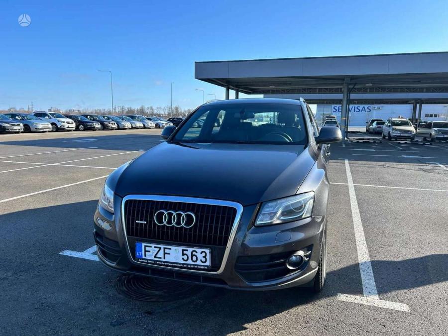 Grey Audi Q5 2008 in Panevezys, with an engine capacity of 2.97 L and mileage of 301 thousand km for 8700 €, photo 1 on AUTOMOTO.COM.LV