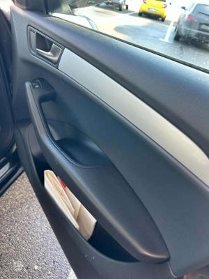 Grey Audi Q5 2008 in Panevezys, with an engine capacity of 2.97 L and mileage of 301 thousand km for 8700 €, photo 6 on AUTOMOTO.COM.LV