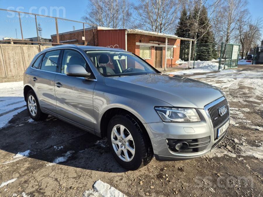 Pelēks Audi Q5 2009 Rīga, ar dzinēja tilpumu 2.00 L un nobraukumu 238 tūkst. km par 8500 €, foto 1 vietnē AUTOMOTO.COM.LV