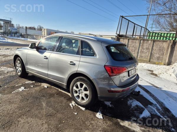 Pelēks Audi Q5 2009 Rīga, ar dzinēja tilpumu 2.00 L un nobraukumu 238 tūkst. km par 8500 €, foto 4 vietnē AUTOMOTO.COM.LV