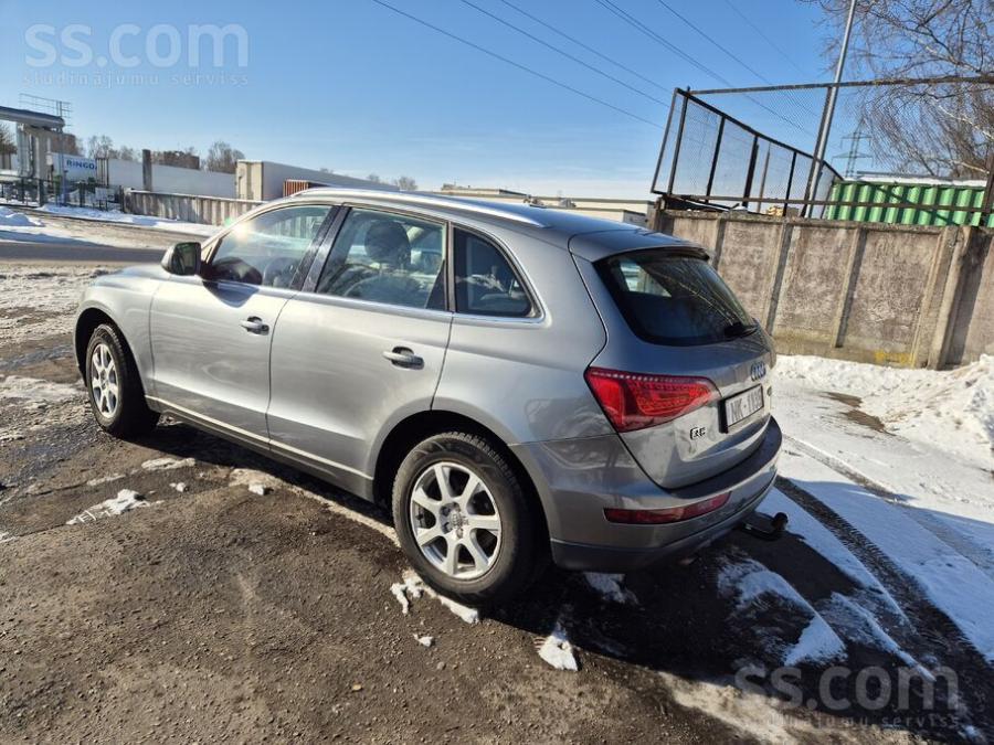 Pelēks Audi Q5 2009 Rīga, ar dzinēja tilpumu 2.00 L un nobraukumu 238 tūkst. km par 8500 €, foto 4 vietnē AUTOMOTO.COM.LV