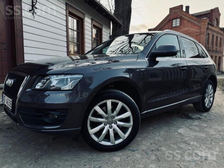 Grey Audi Q5 2009 in Cesis, with an engine capacity of 3.00 L and mileage of 0 thousand km for 8990 €, photo 4 on AUTOMOTO.COM.LV