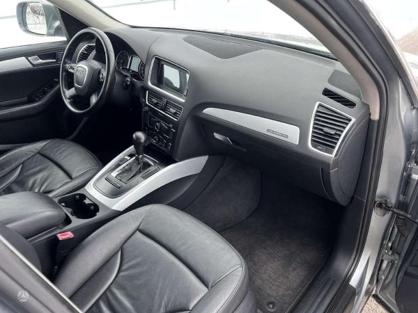 Grey Audi Q5 2009 in Ukmerge, with an engine capacity of 1.97 L and mileage of 219 thousand km for 7950 €, photo 9 on AUTOMOTO.COM.LV