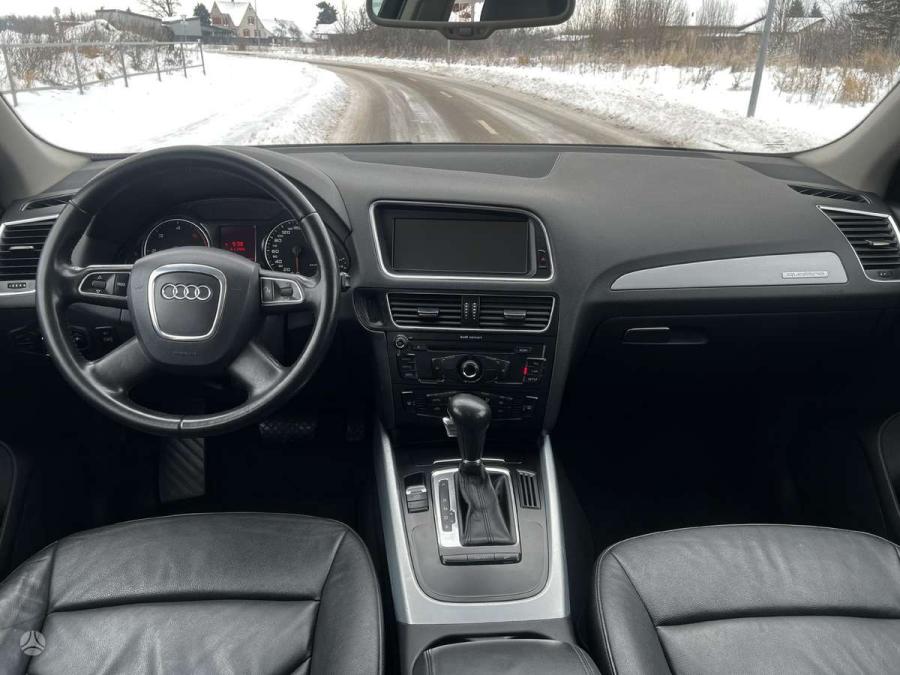 Grey Audi Q5 2009 in Ukmerge, with an engine capacity of 1.97 L and mileage of 219 thousand km for 7950 €, photo 12 on AUTOMOTO.COM.LV