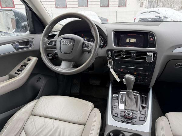Grey Audi Q5 2009 in Kaunas, with an engine capacity of 1.97 L and mileage of 373 thousand km for 7950 €, photo 4 on AUTOMOTO.COM.LV