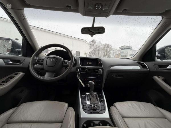 Grey Audi Q5 2009 in Kaunas, with an engine capacity of 1.97 L and mileage of 373 thousand km for 7950 €, photo 5 on AUTOMOTO.COM.LV