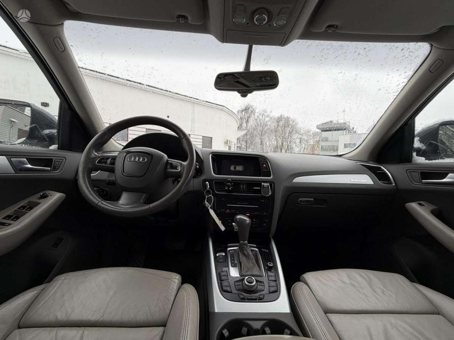 Grey Audi Q5 2009 in Kaunas, with an engine capacity of 1.97 L and mileage of 373 thousand km for 7950 €, photo 5 on AUTOMOTO.COM.LV
