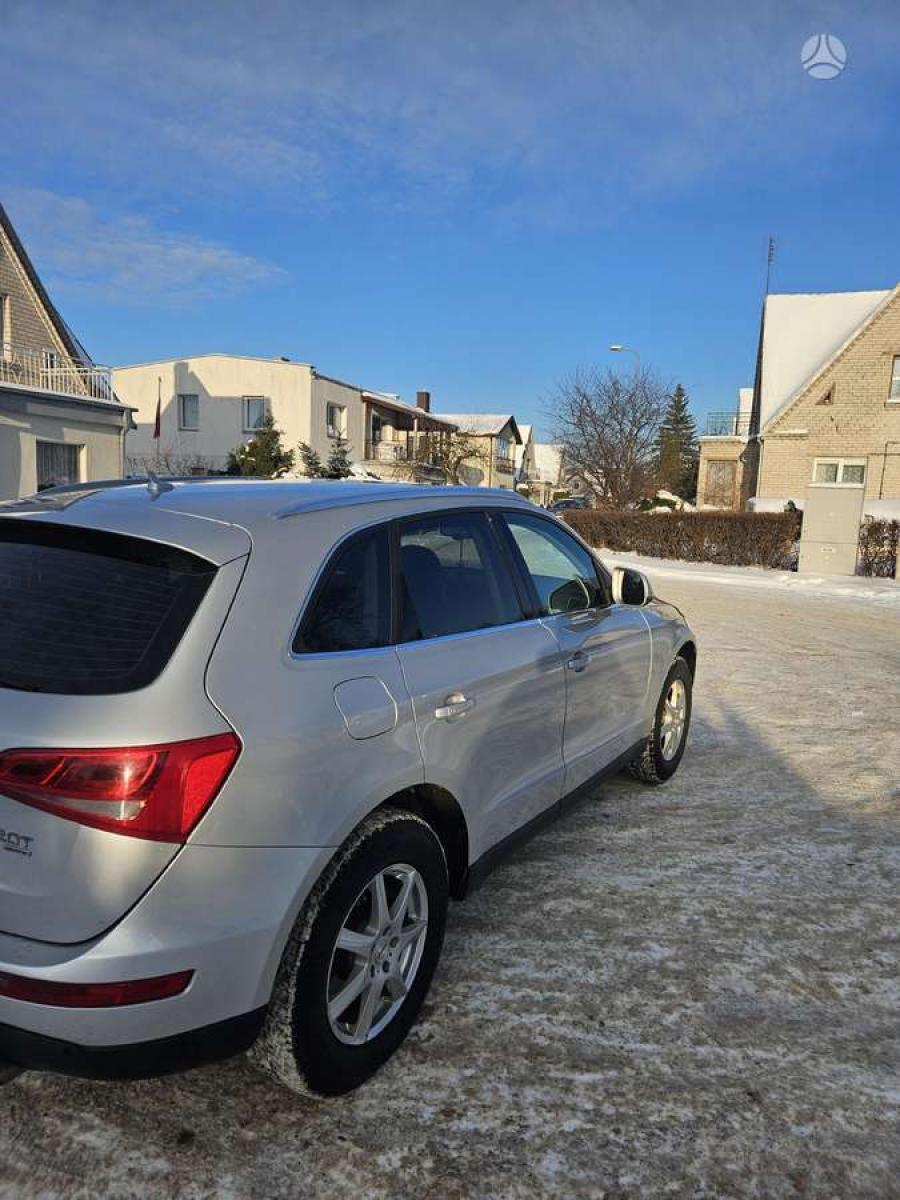 Grey Audi Q5 2009 in Anyksciai, with an engine capacity of 1.98 L and mileage of 176 thousand km for 8300 €, photo 2 on AUTOMOTO.COM.LV