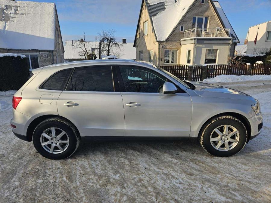 Grey Audi Q5 2009 in Anyksciai, with an engine capacity of 1.98 L and mileage of 176 thousand km for 8300 €, photo 4 on AUTOMOTO.COM.LV